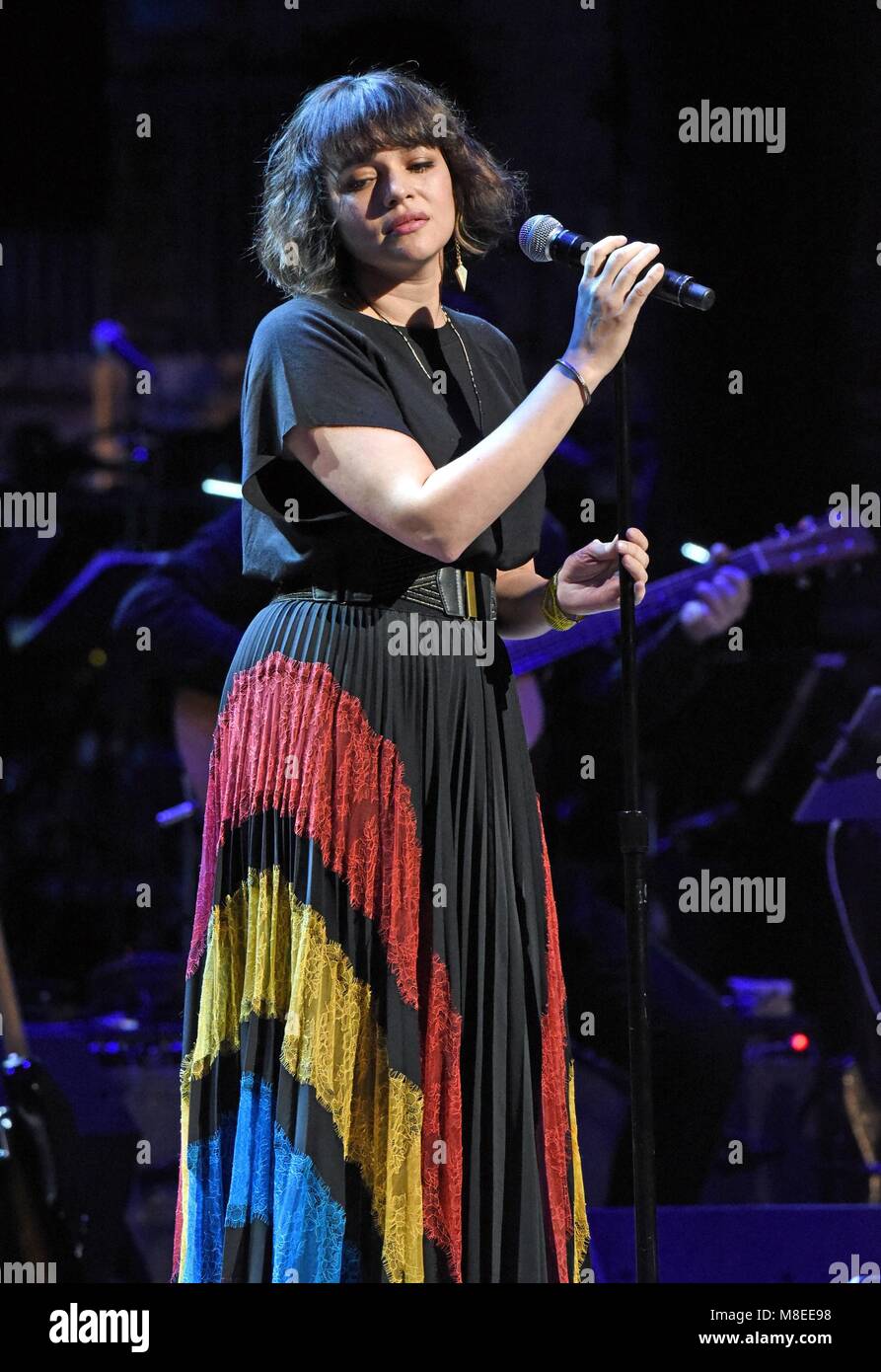 Norah jones concert hi-res stock photography and images - Alamy