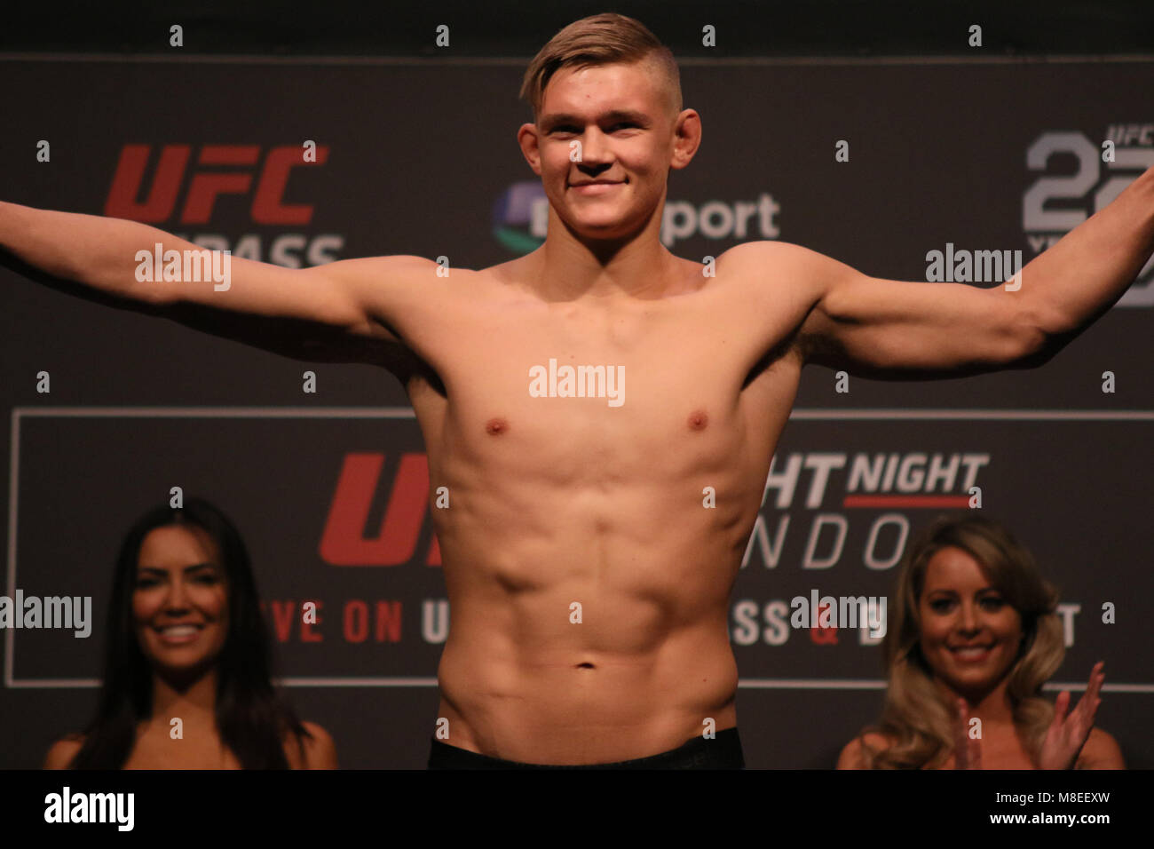 Ufc octagon o2 arena hi-res stock photography and images - Alamy