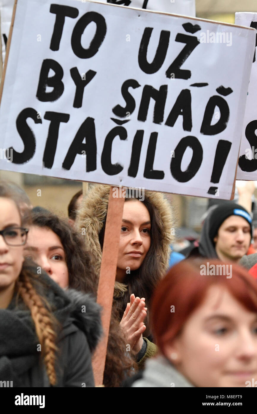 Hundreds of people met in Prague's Wenceslas Square (photo) this ...