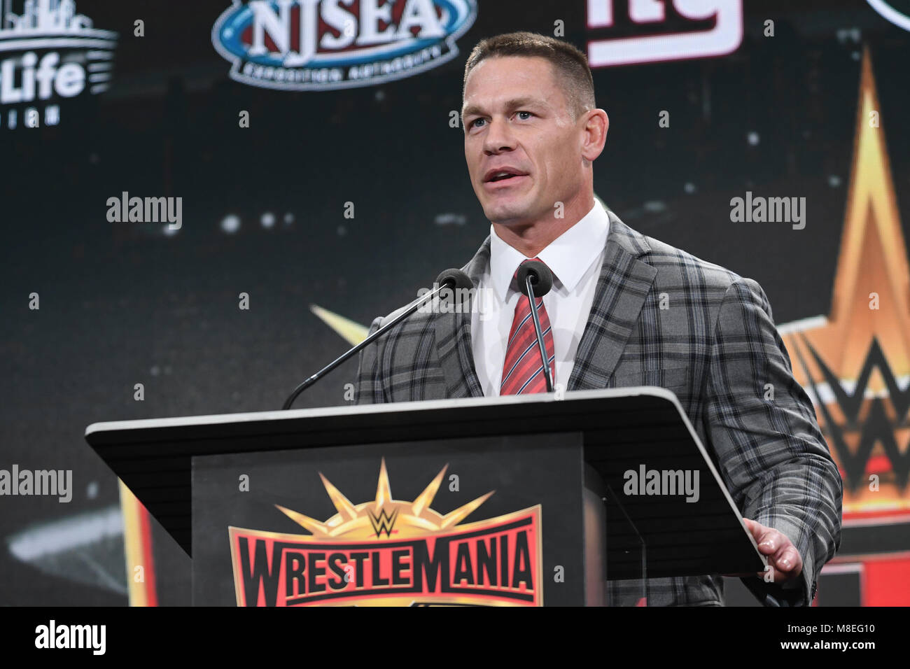 Wwe wrestlemania stadium hi-res stock photography and images - Alamy