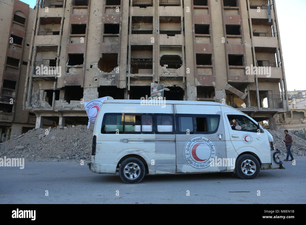 Syria conflict red crescent hi-res stock photography and images - Alamy