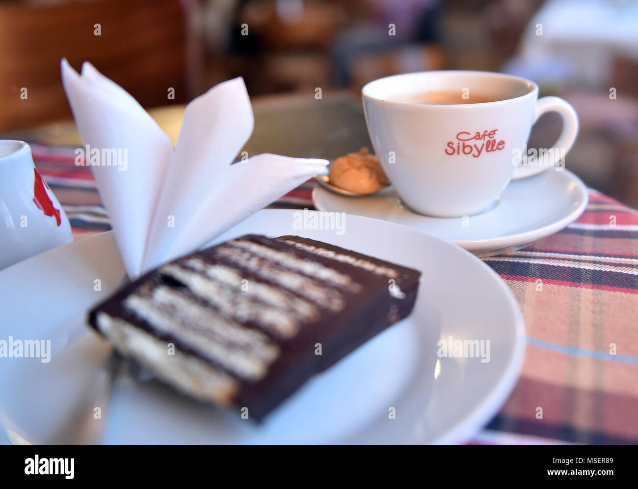 Cold dog cake hi-res stock photography and images - Alamy