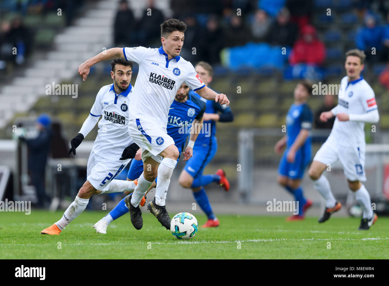 Marcel Mehlem (KSC) Einzelaktion, Freisteller. GES/ Fussball/ 3. Liga ...
