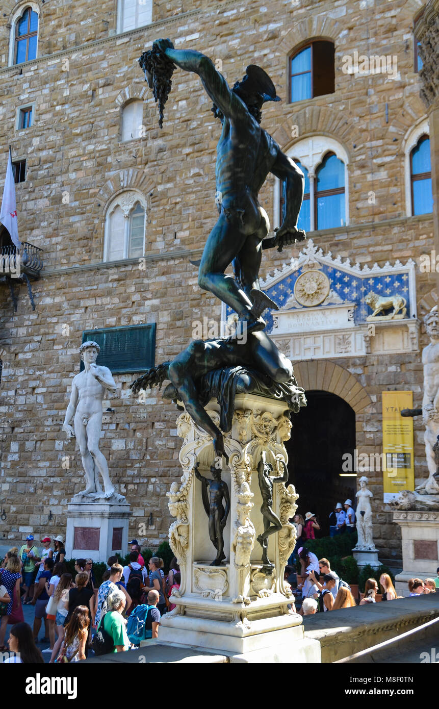 Bronze statue perseus head medusa hi-res stock photography and images ...