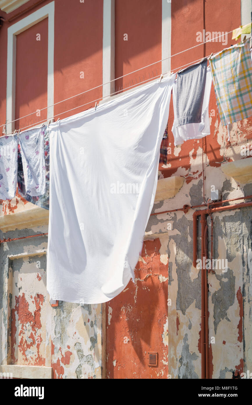 Sheet sheets laundry dry drying hi-res stock photography and images - Alamy