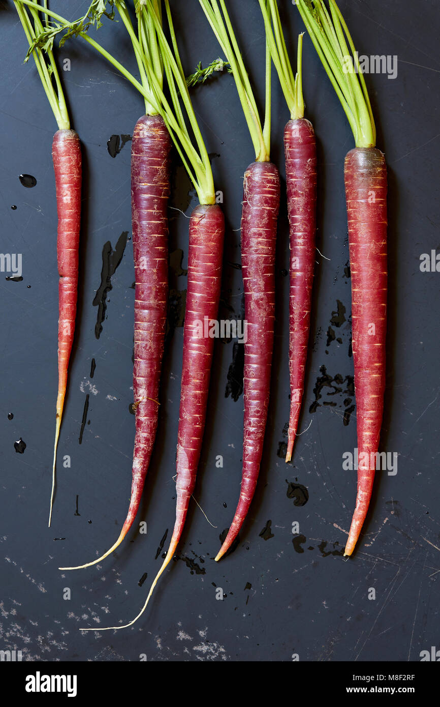 Group of people eating carrots hi-res stock photography and images - Alamy