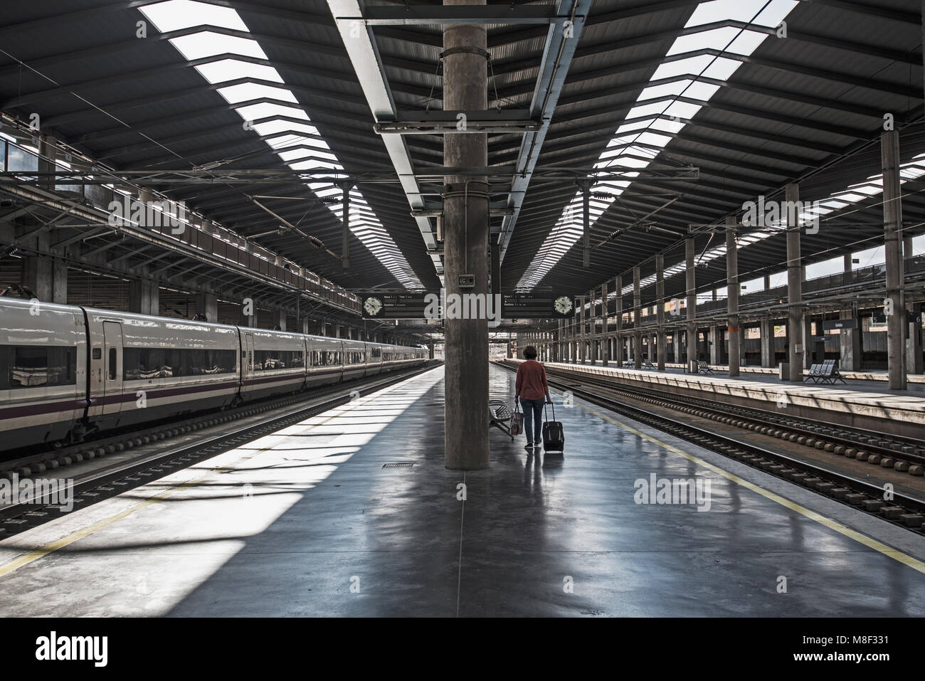 Empty train platform hi-res stock photography and images - Alamy