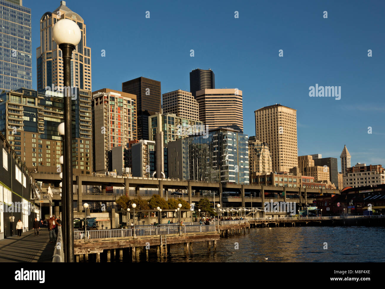 Seattle downtown waterfront piers alaskan hi-res stock photography and ...