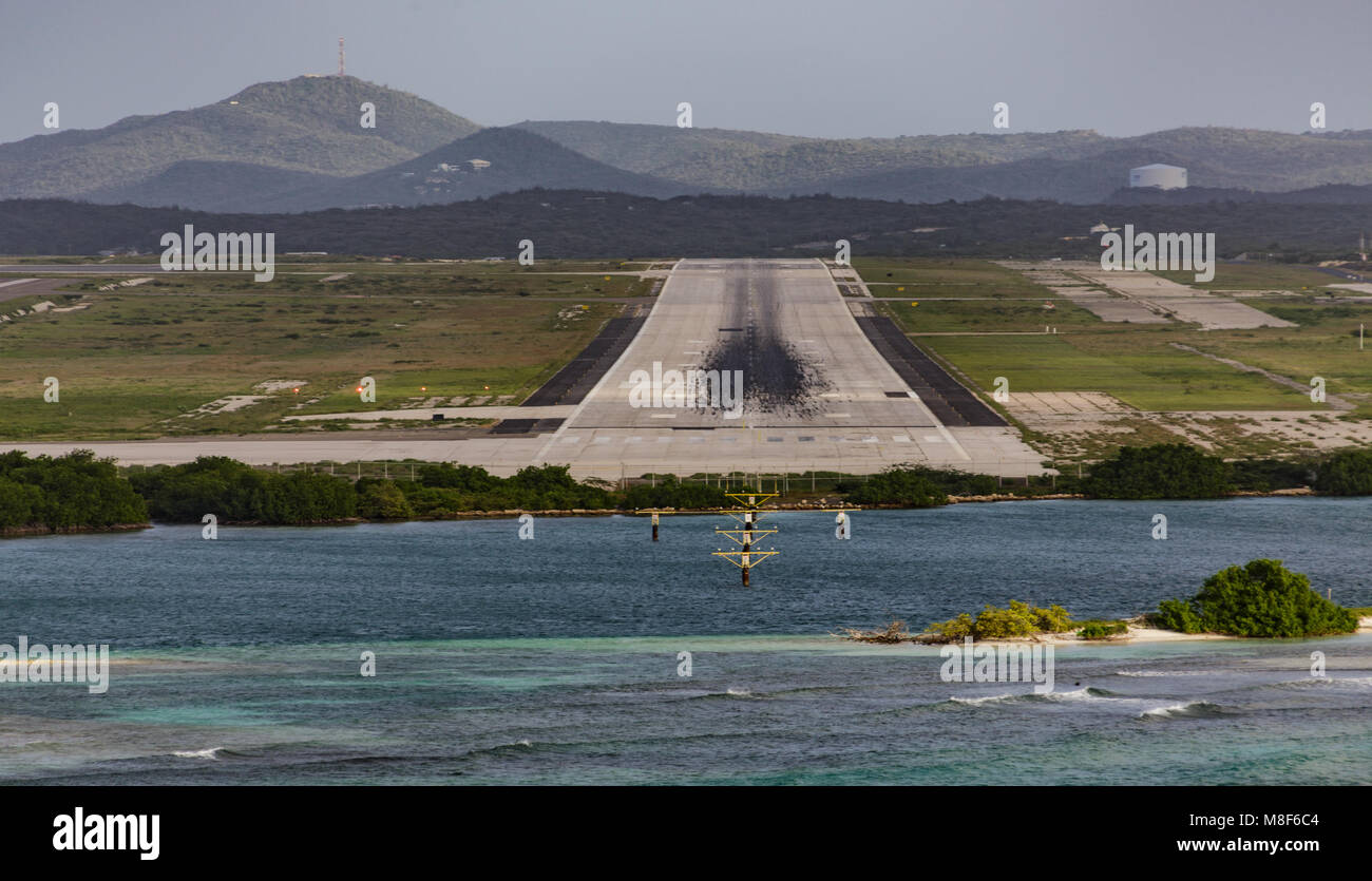 End of runway hi-res stock photography and images - Alamy