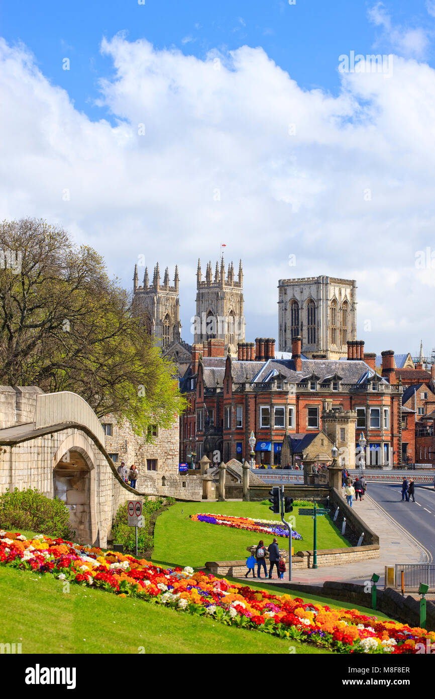 Medieval city walls york hi-res stock photography and images - Alamy