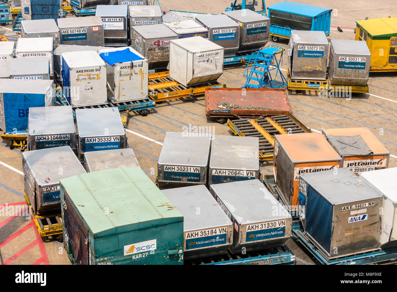 Air cargo uld container hi-res stock photography and images - Alamy