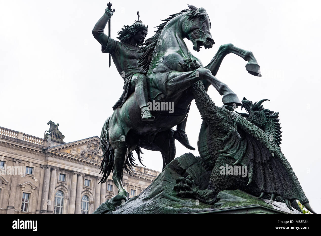 Bronze statue st george dragon hi-res stock photography and images - Alamy