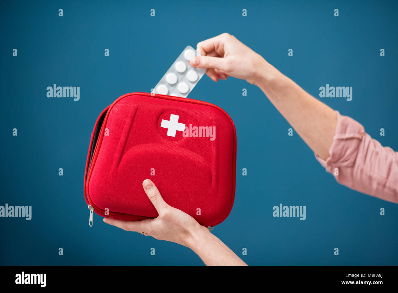Firstaid hi-res stock photography and images - Alamy