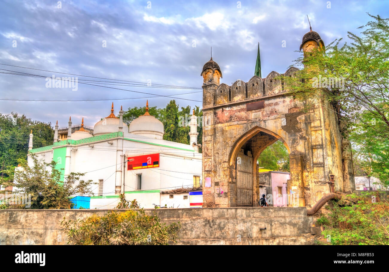 Masjid gate hi-res stock photography and images - Alamy