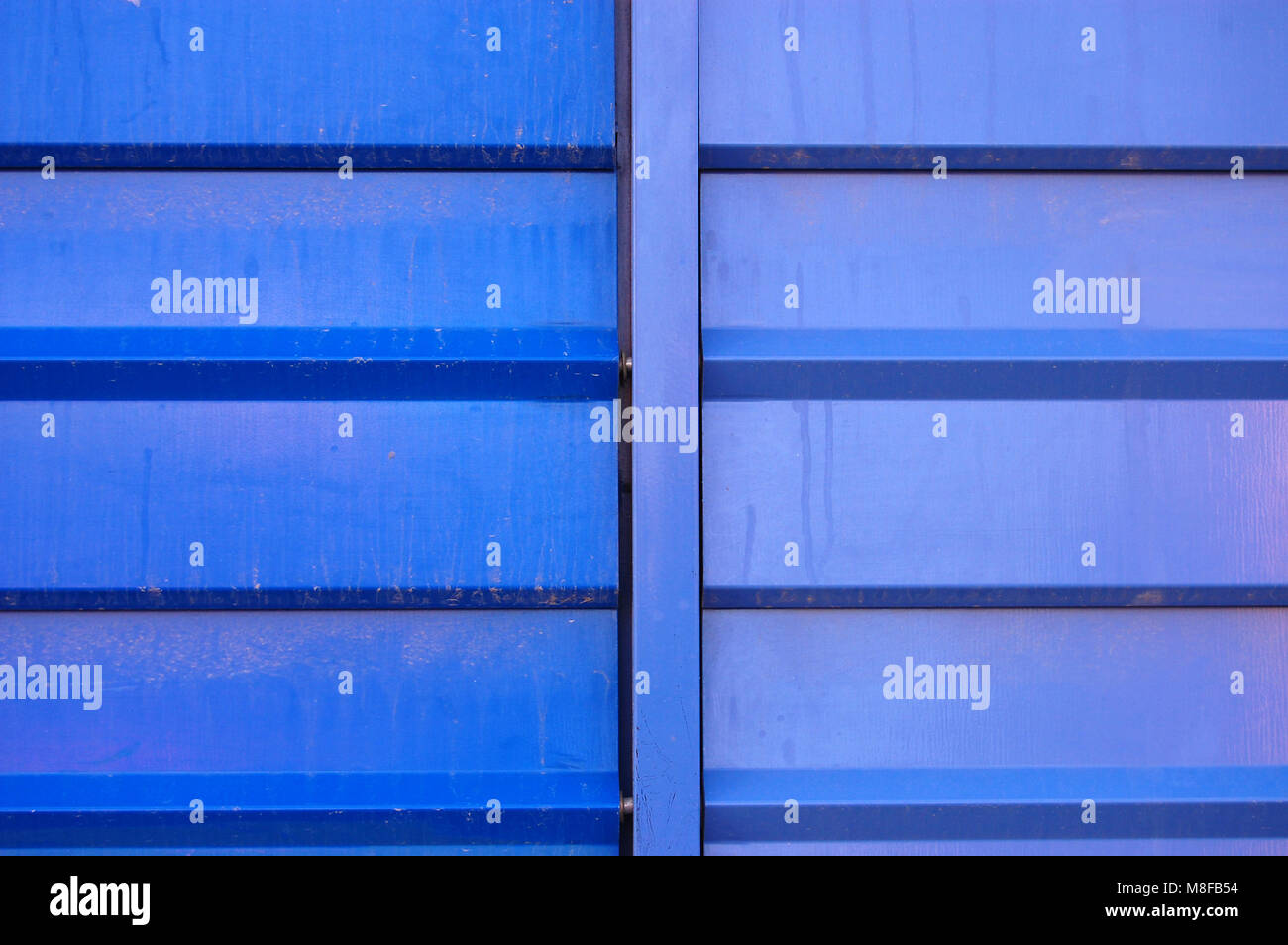 Two blue walls hi-res stock photography and images - Alamy