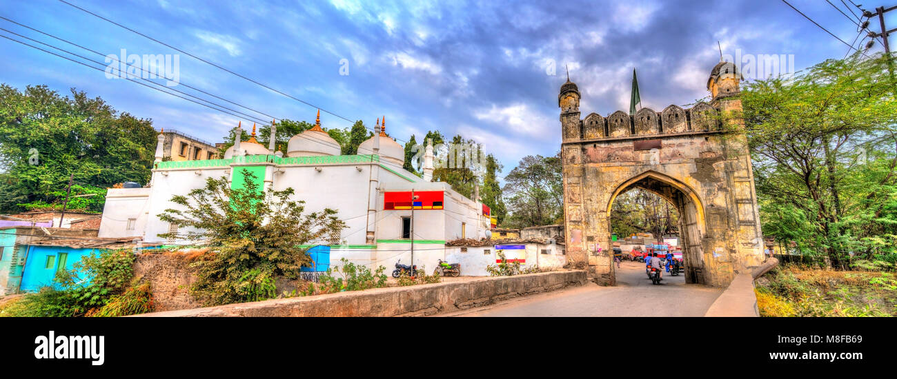 Masjid gate hi-res stock photography and images - Alamy