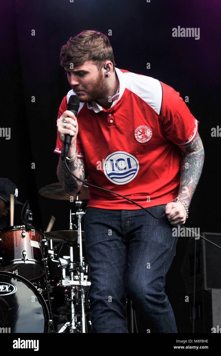 James arthur performs on stage hi-res stock photography and images - Alamy