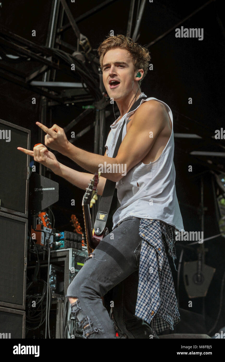Pop star celebrity performing on stage microphone boy band hi-res stock ...