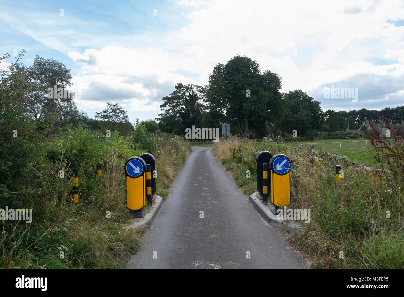 Width restriction signs and bollards at Ninety Cut Hill leading to ...