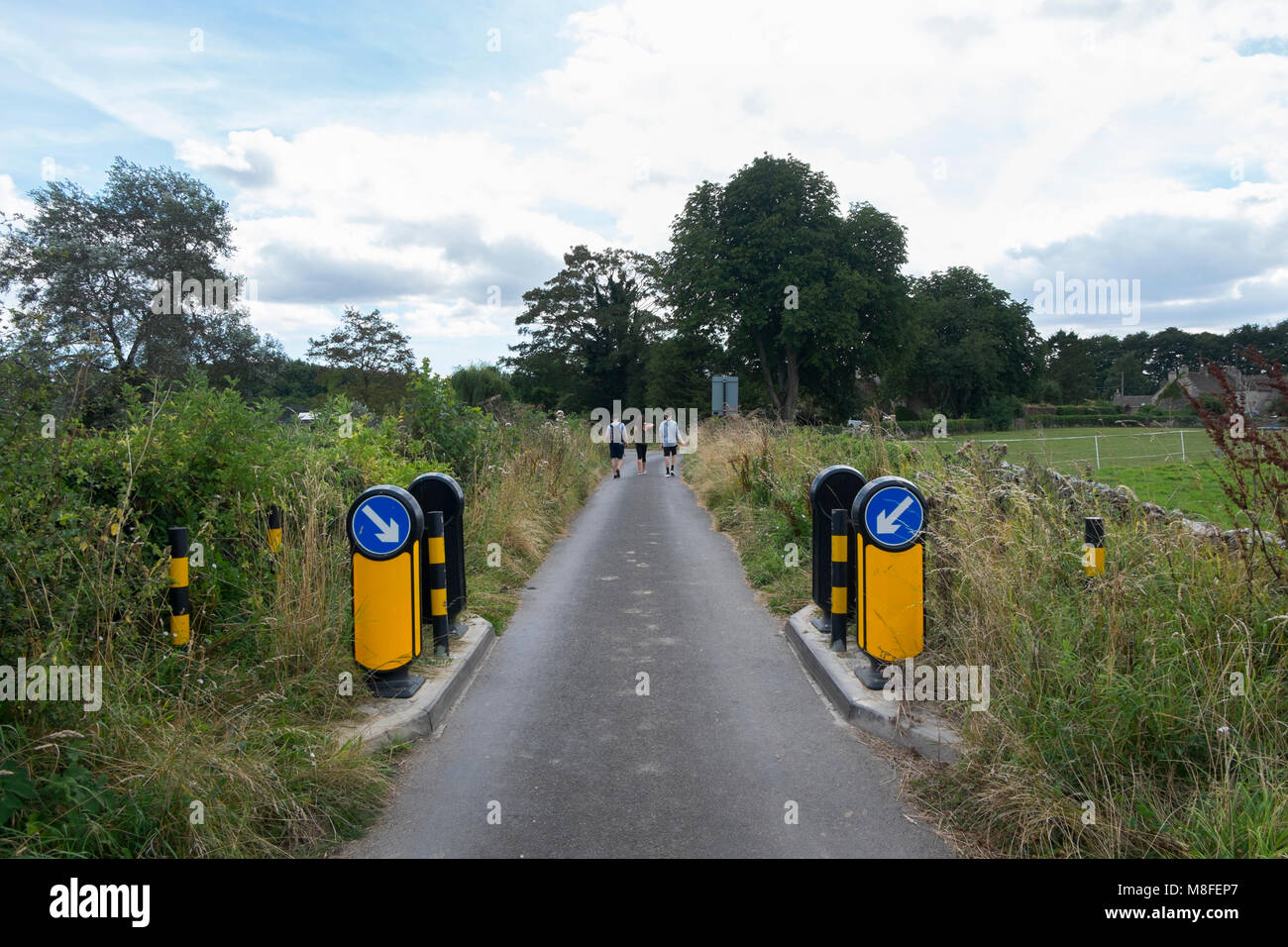 Width restriction signs and bollards at Ninety Cut Hill leading to ...