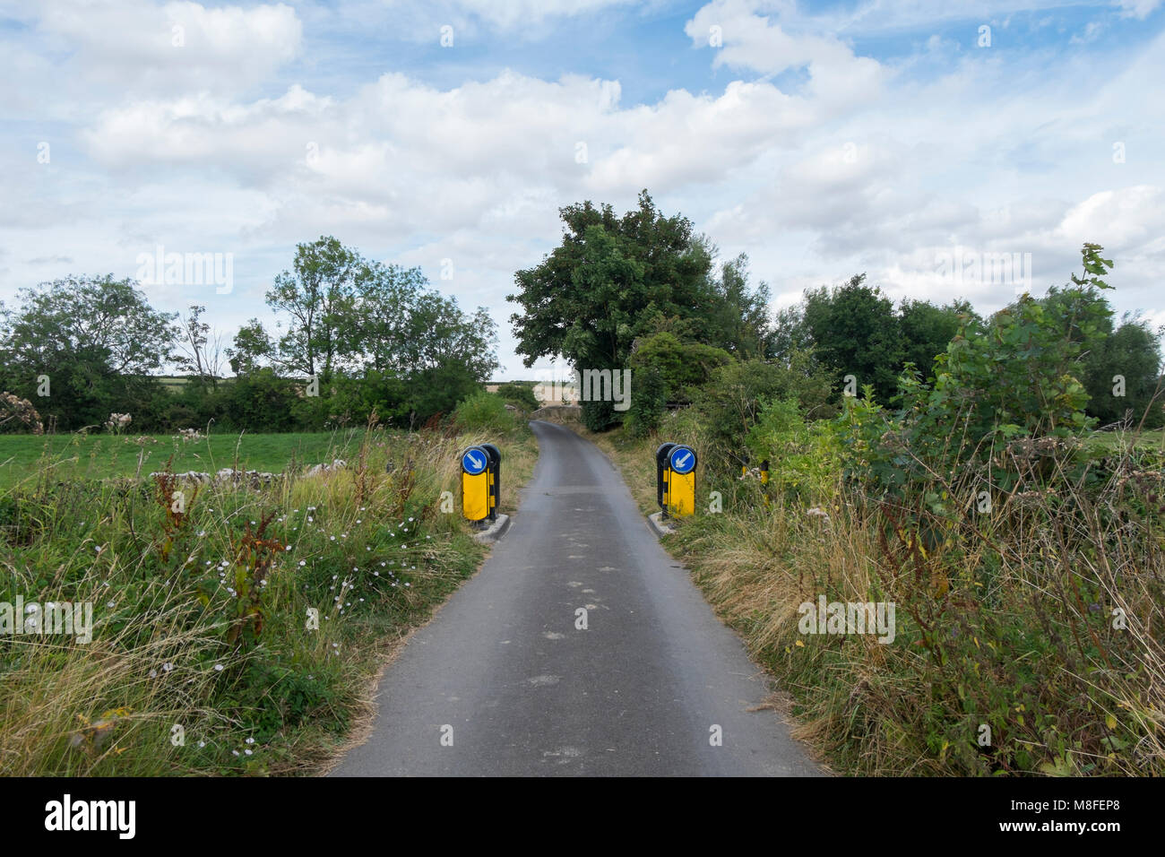 Width restriction signs and bollards at Ninety Cut Hill leading to ...