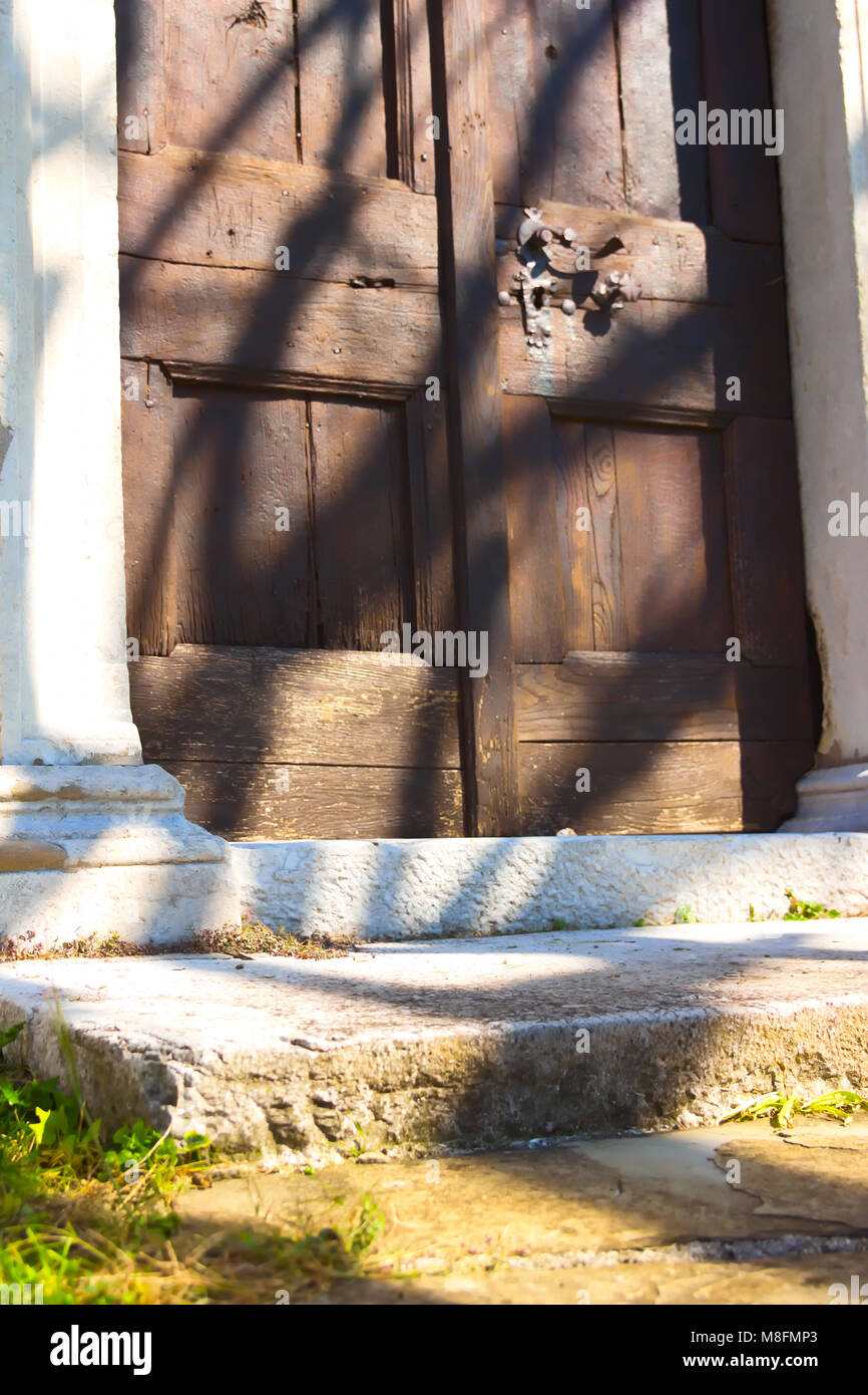 Entrance door low angle hi-res stock photography and images - Alamy