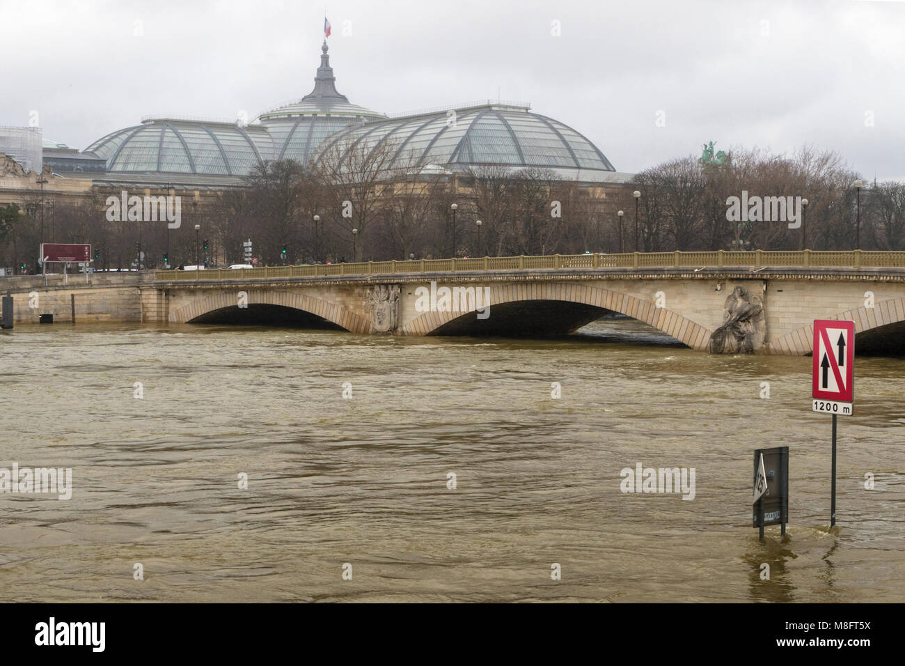 Pont des Invalides bridge with high Seine during February 2018 Paris ...