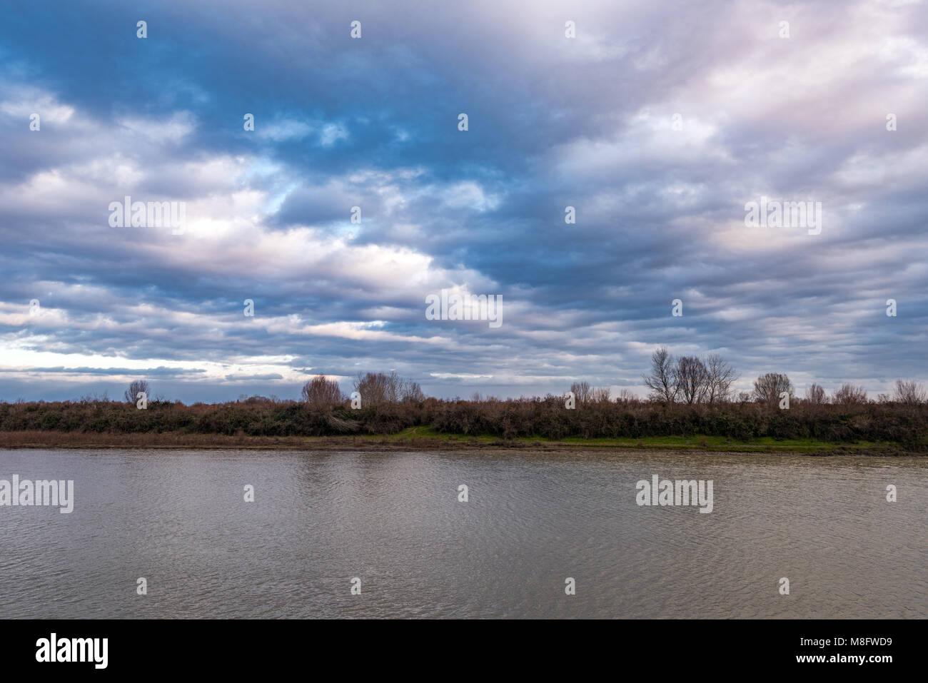 Bank plain hi-res stock photography and images - Alamy