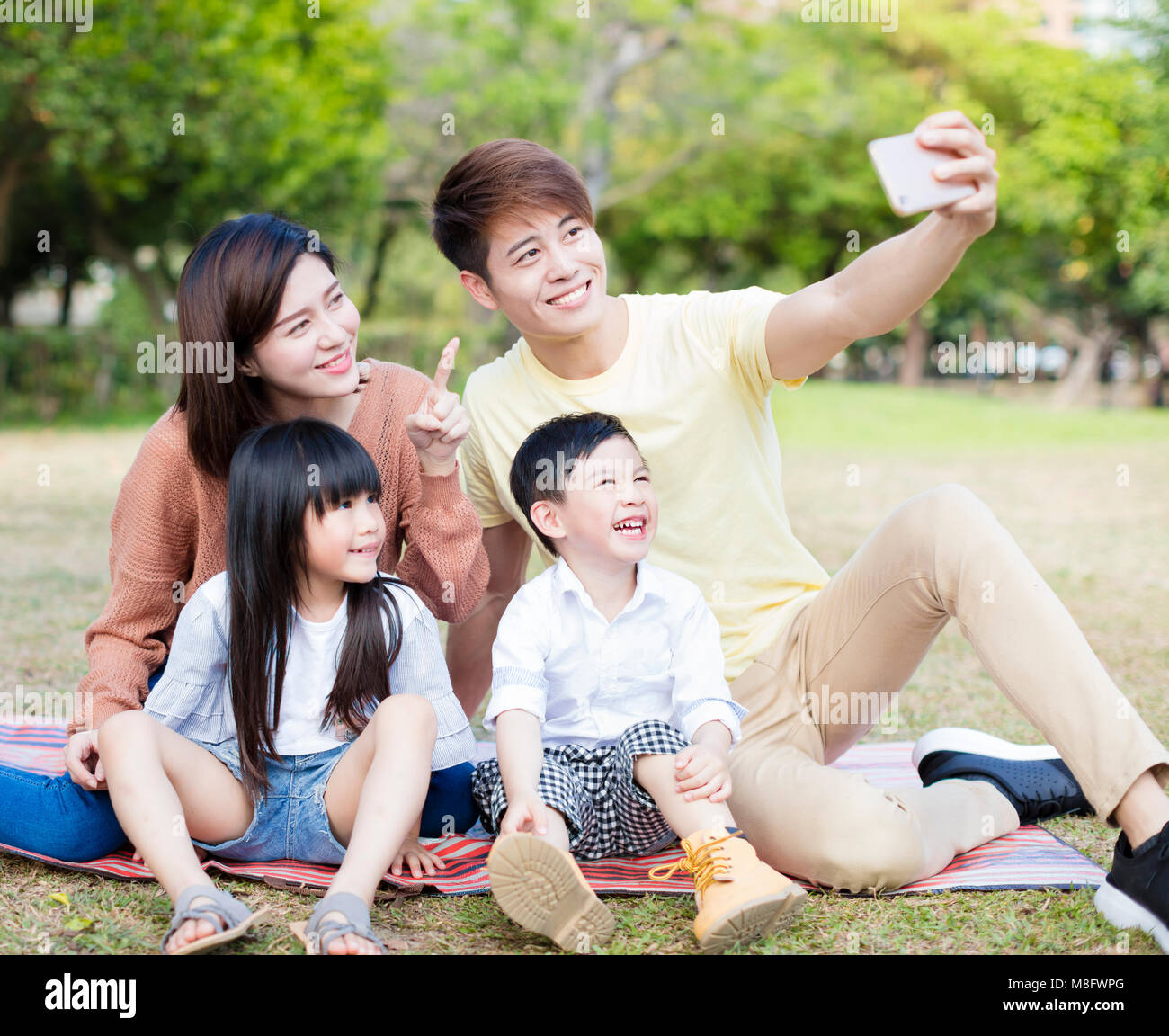 Chinese girl taking selfie hi-res stock photography and images - Alamy
