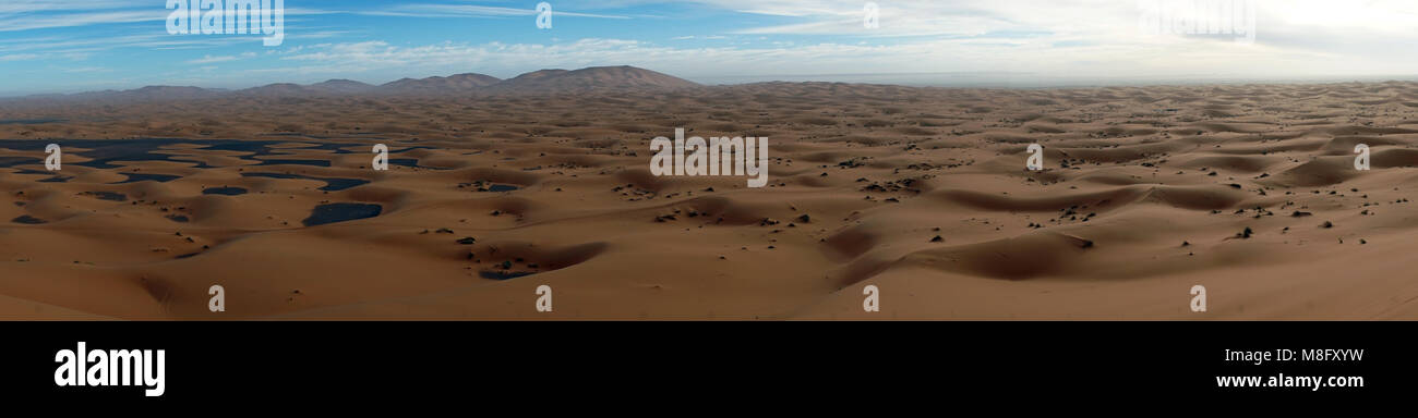 Morning in Sahara desert in Morocco Stock Photo - Alamy