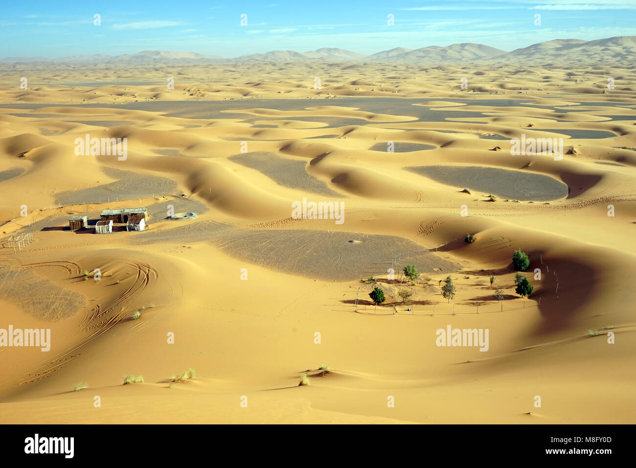 Shed in desert hi-res stock photography and images - Alamy