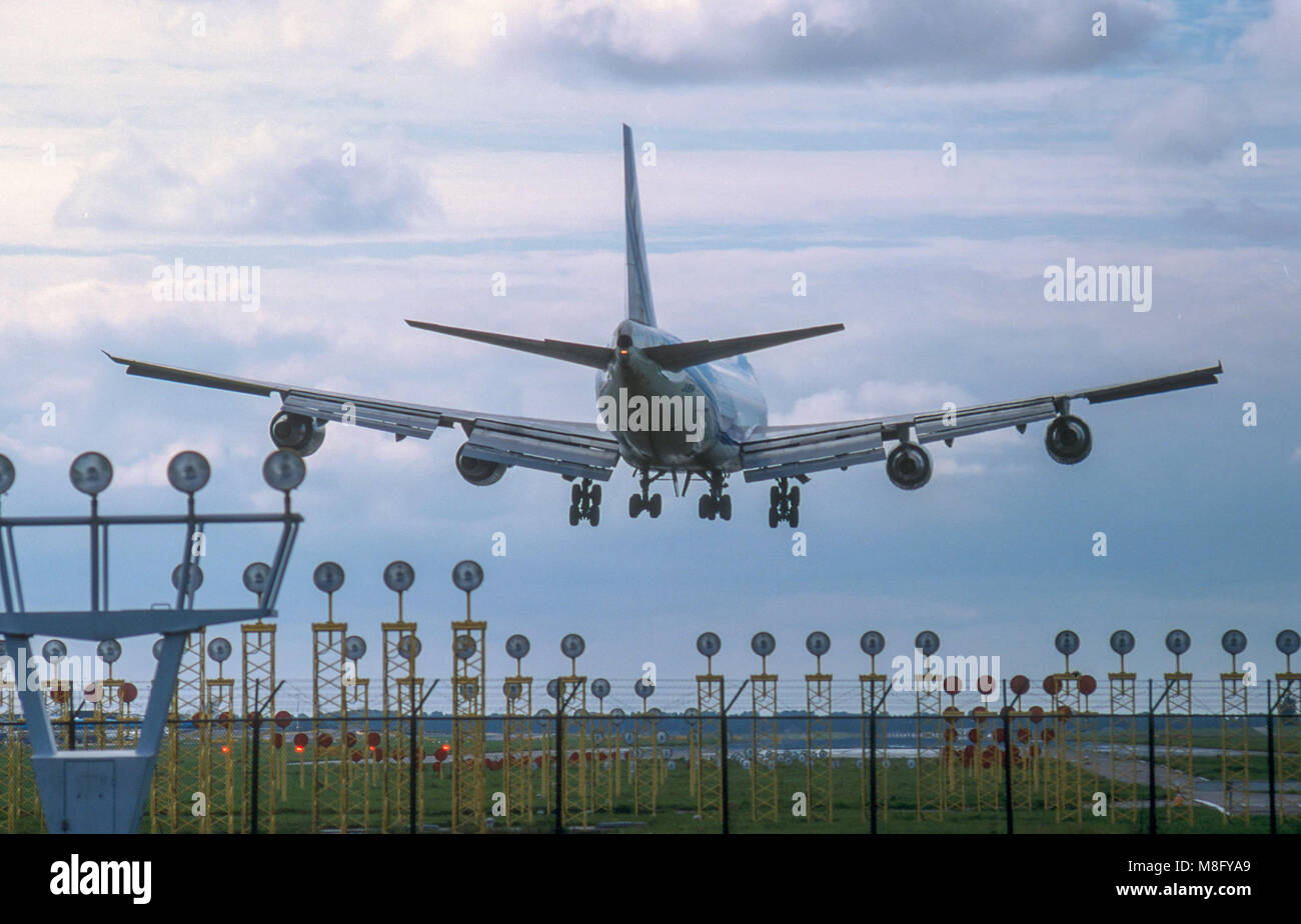 AMSTERDAM, NETHERLANDS, , SEPTEMBER 2001. Boeing 747-400 landing ...