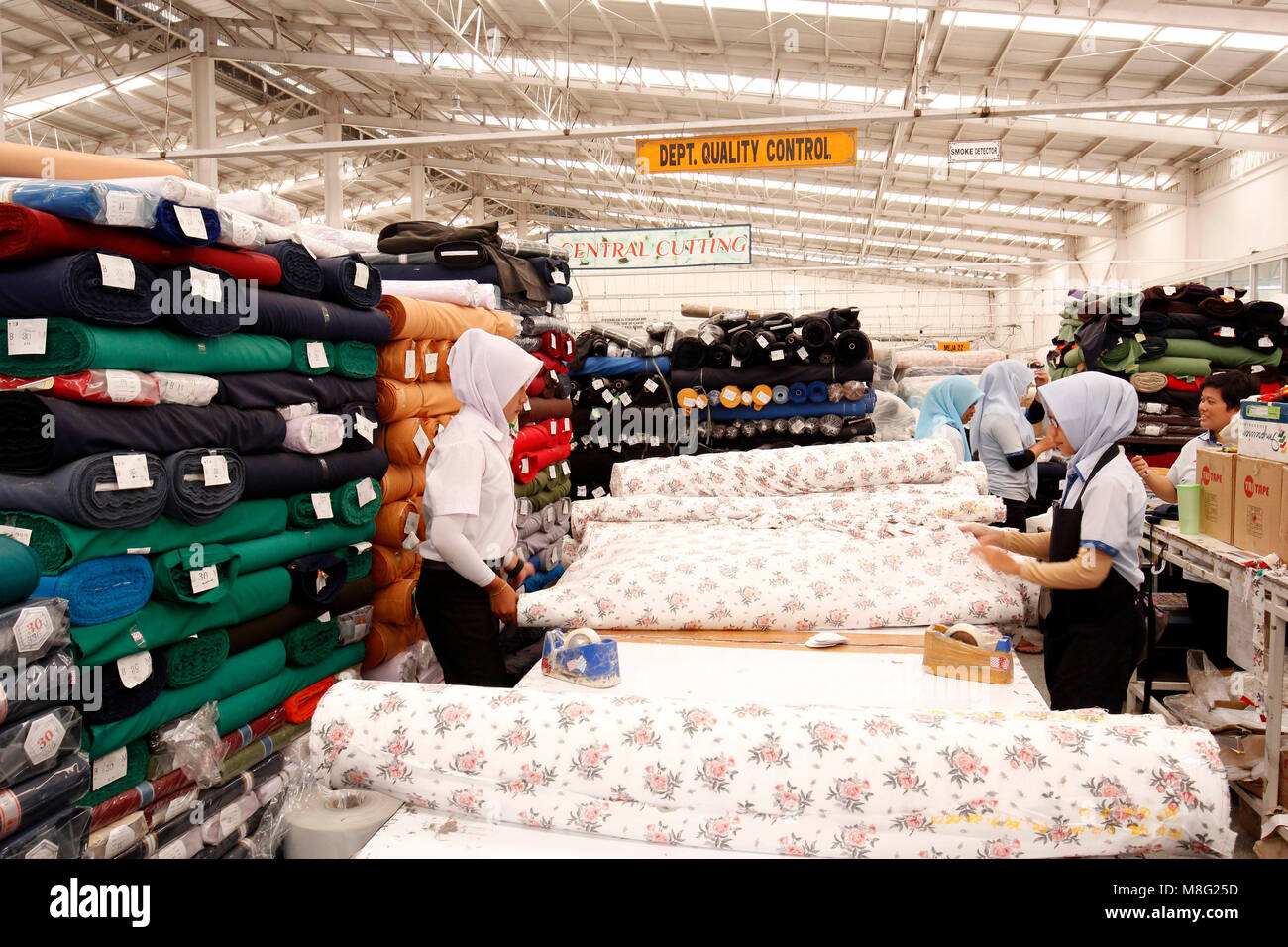 Sukoharjo, Indonesia. 15th Mar, 2018. Workers inspect textile in the ...