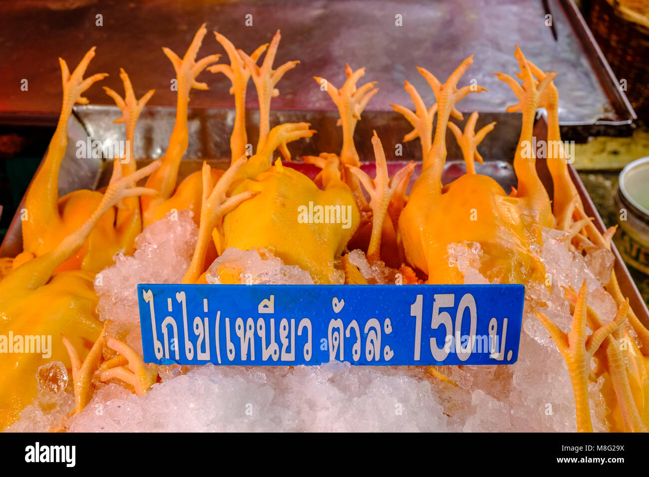 Selling fresh chicken hi-res stock photography and images - Alamy