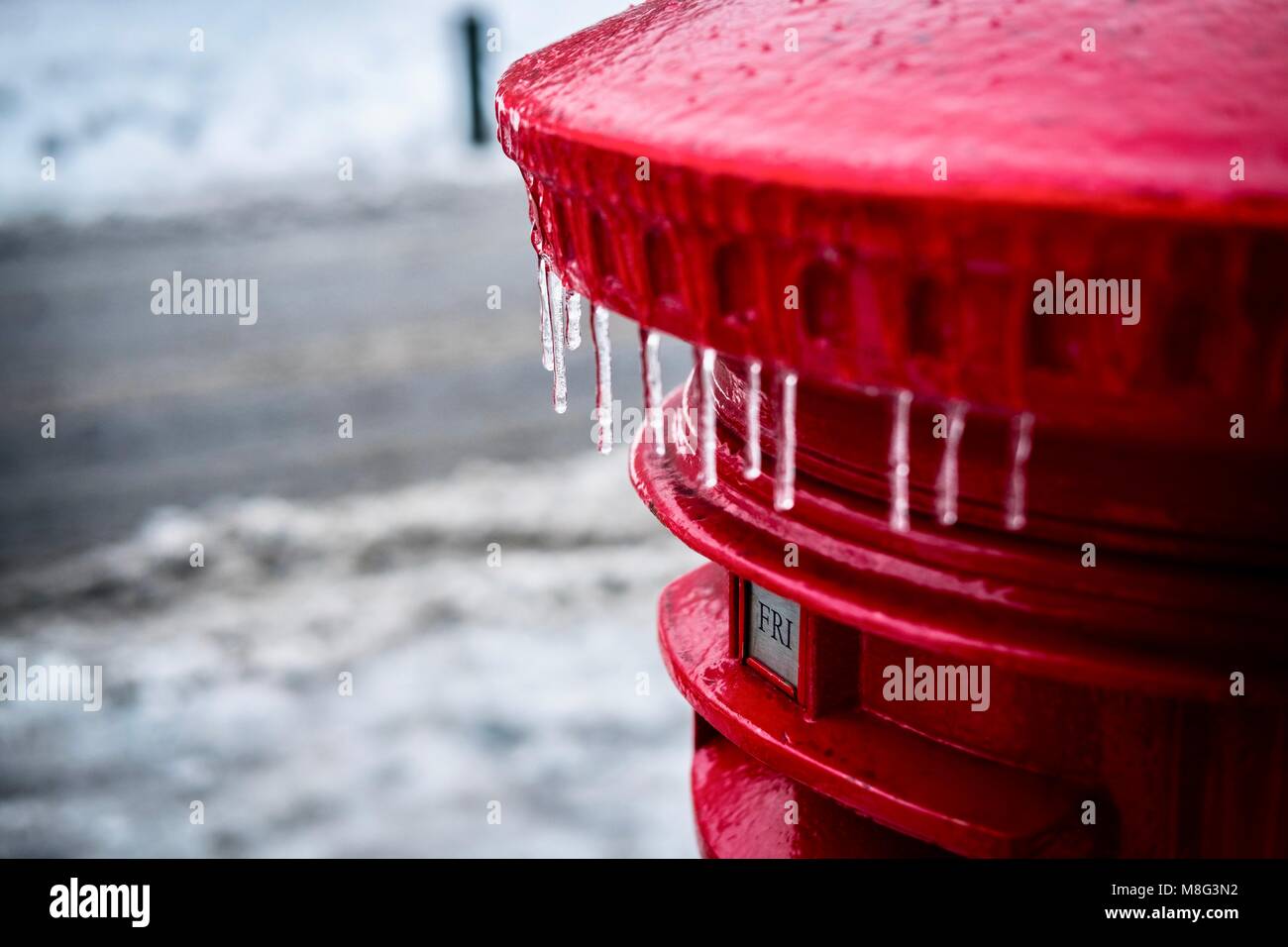 Snow covered red postbox hi-res stock photography and images - Alamy Snow covered red postbox hi-res stock photography and images - Alamy
