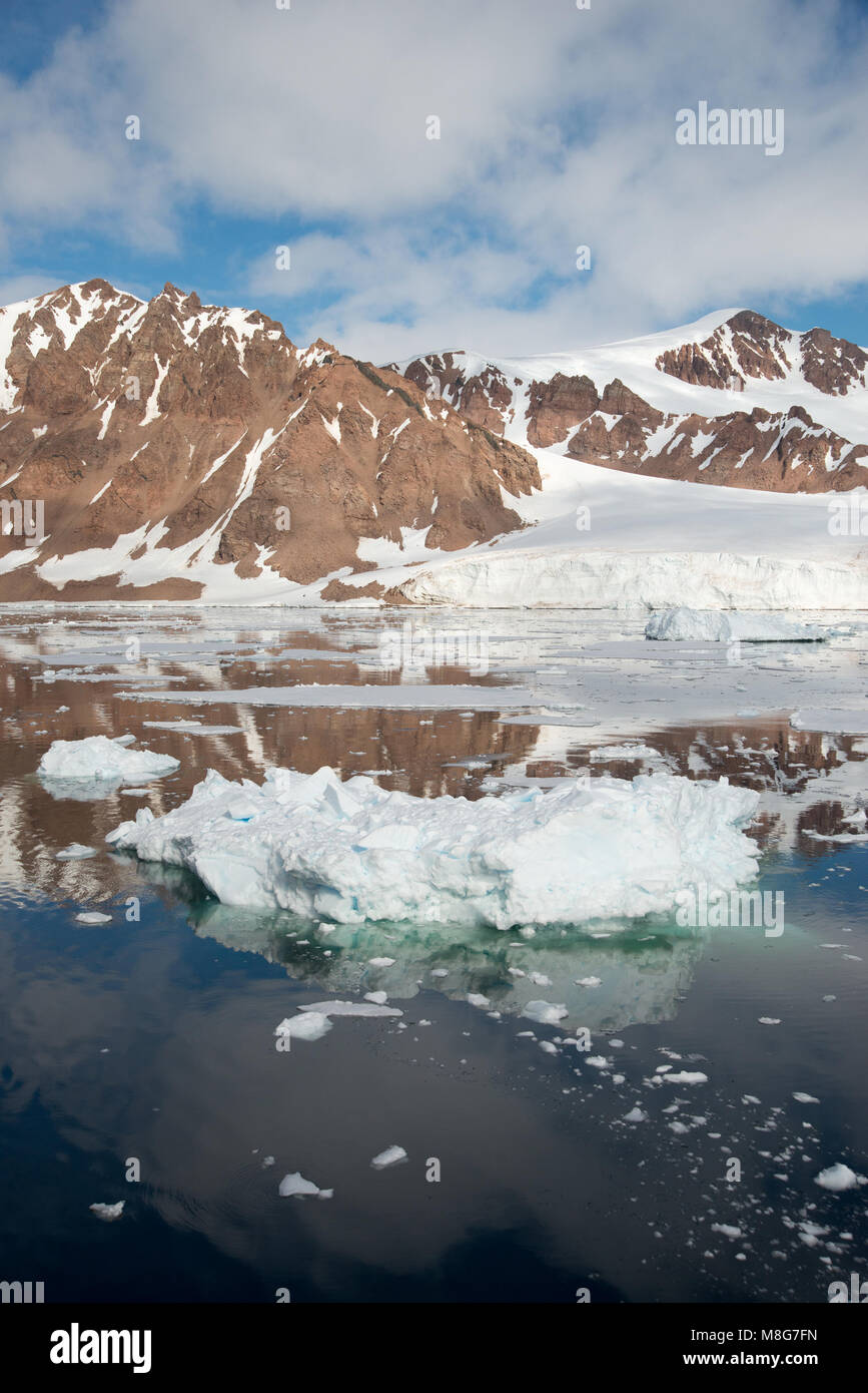 A beautiful frozen landscape scene in Antarctica Stock Photo - Alamy