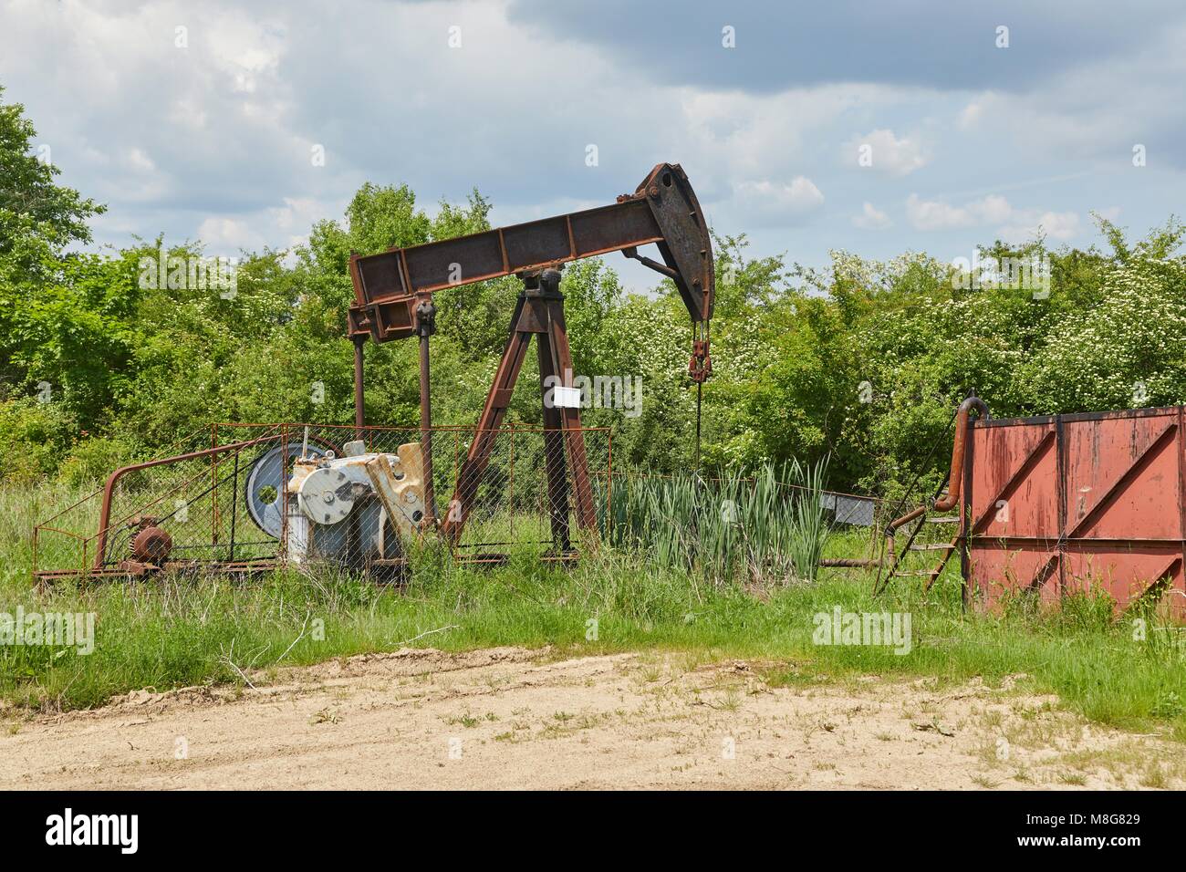 Old oil well hi-res stock photography and images - Alamy