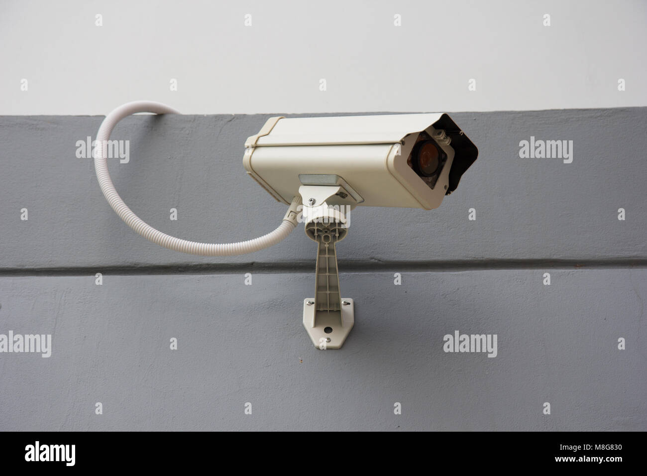 CCTV security camera on the front of building Stock Photo - Alamy