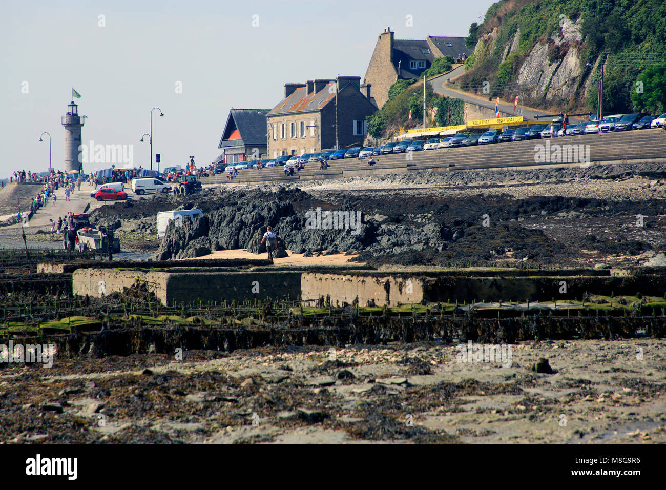 Cancale coast oyster farms hi-res stock photography and images - Alamy