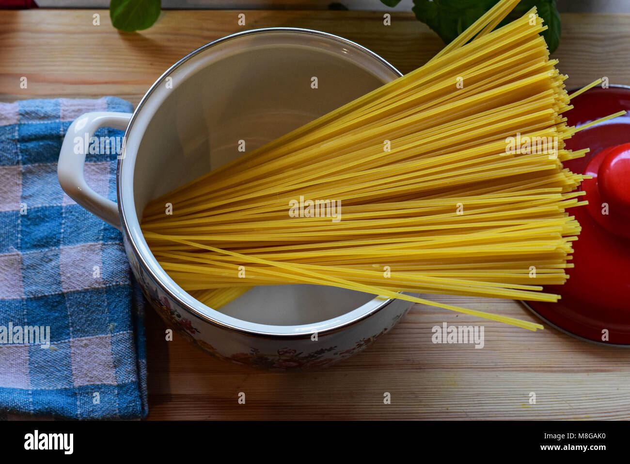 Uncooked spaghetti in the cooking pot at wooden table/ top view Stock ...