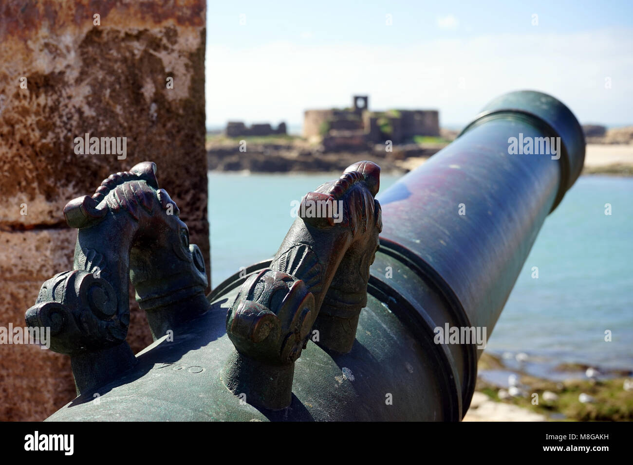 Old bronze gun in fort Stock Photo - Alamy