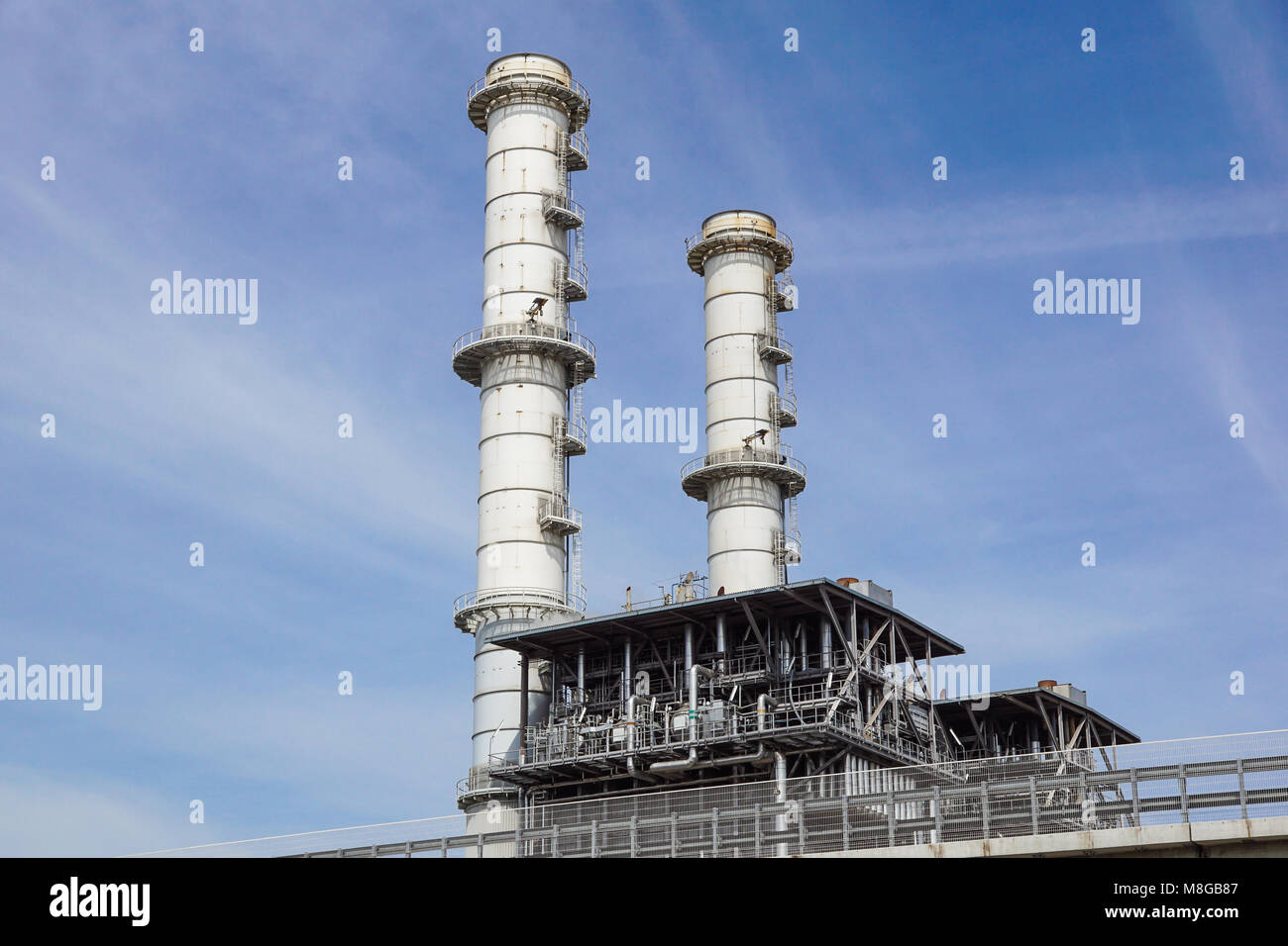 Refinery tower in petrochemical industrial plant with cloudy sky Stock ...