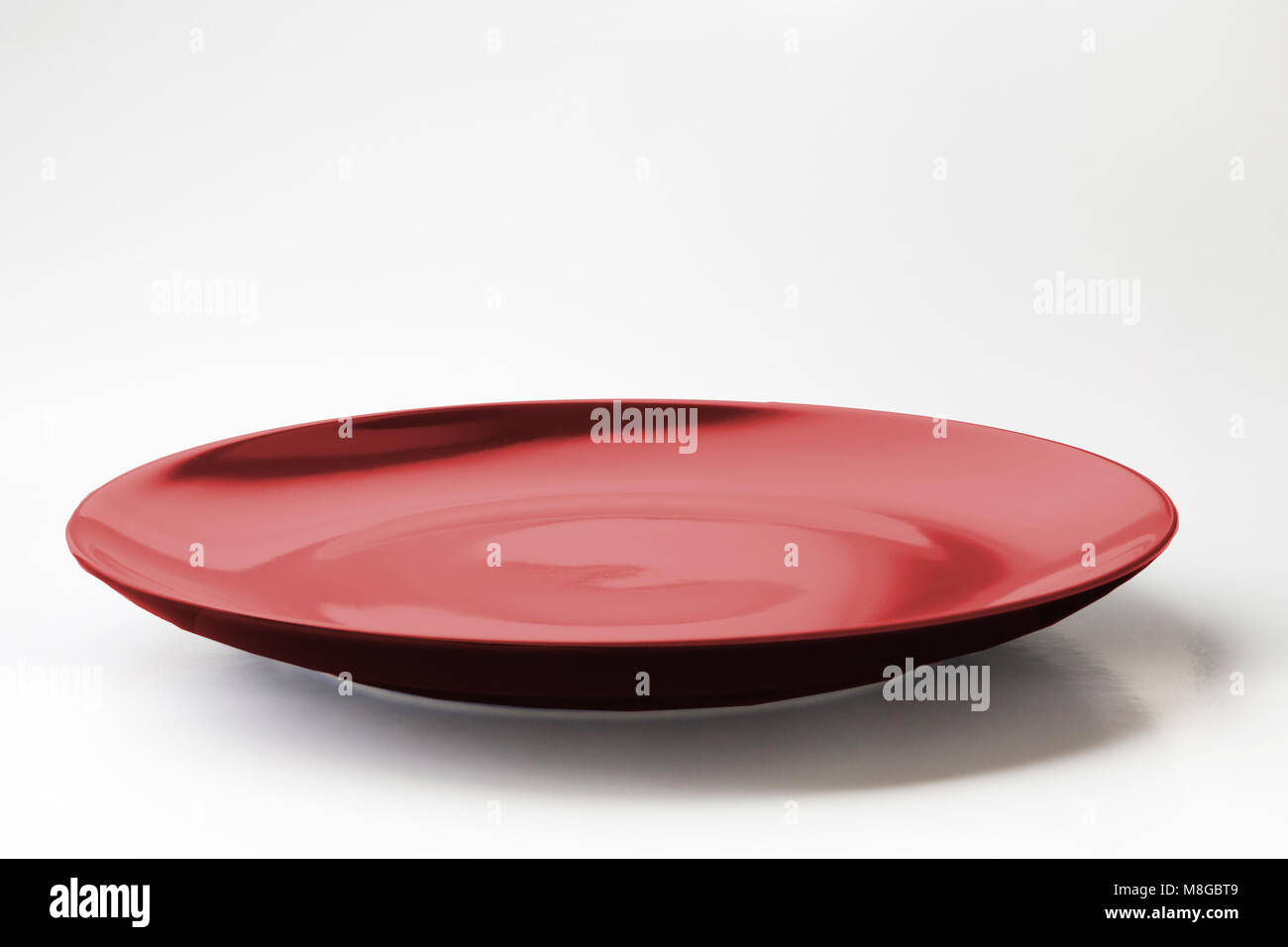red round plate Stock Photo - Alamy