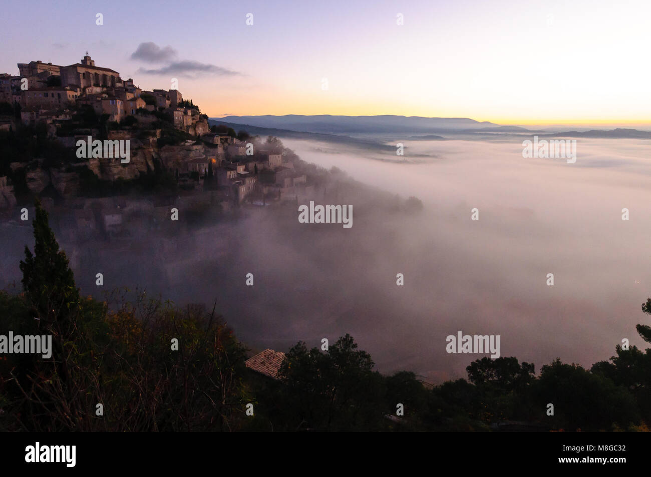 Mist and fog hi-res stock photography and images - Alamy