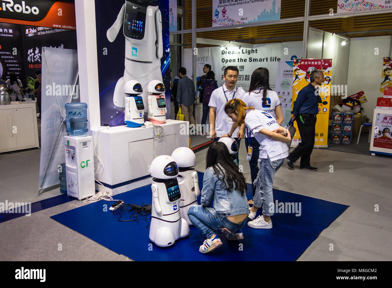 Shopping for robots china hi-res stock photography and images - Alamy