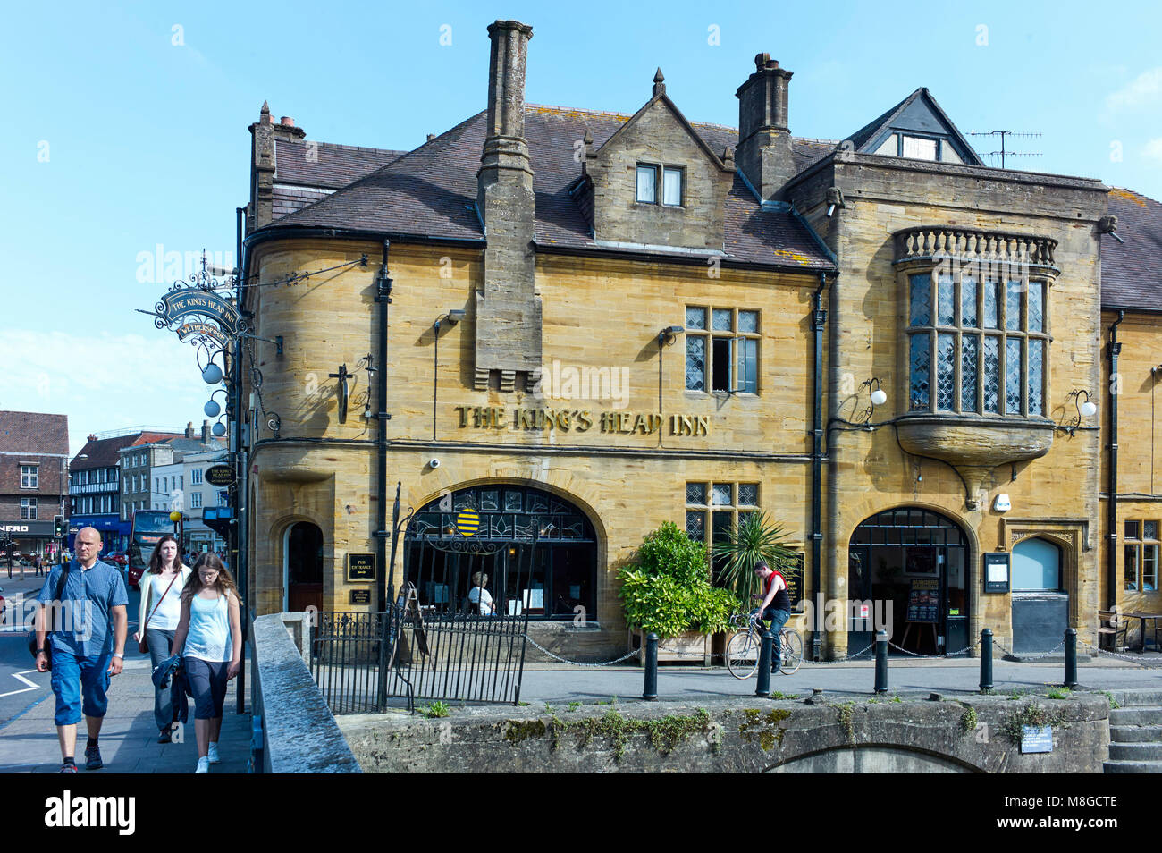Wetherspoons bar hi-res stock photography and images - Alamy