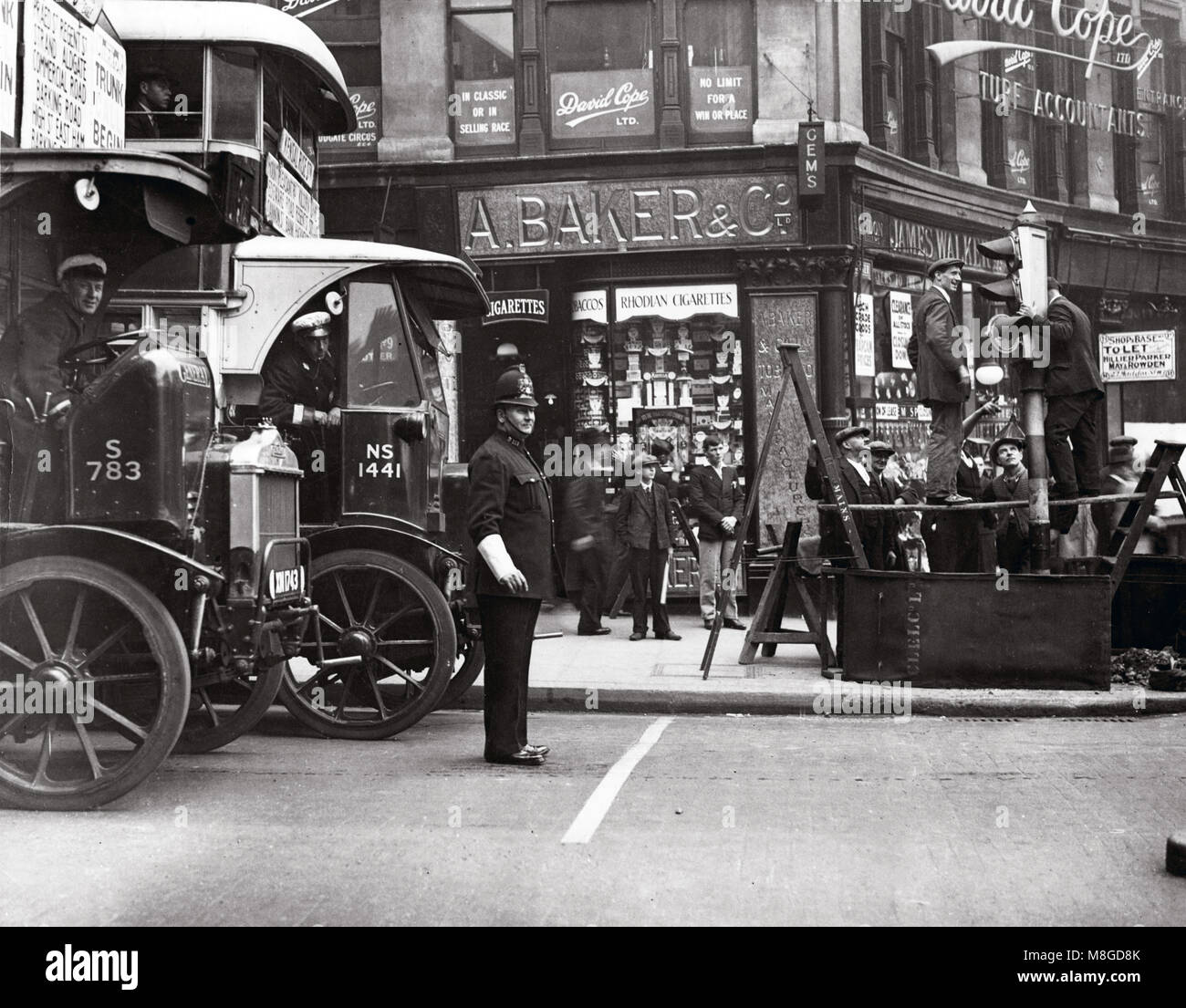 1930s london streets hi-res stock photography and images - Alamy