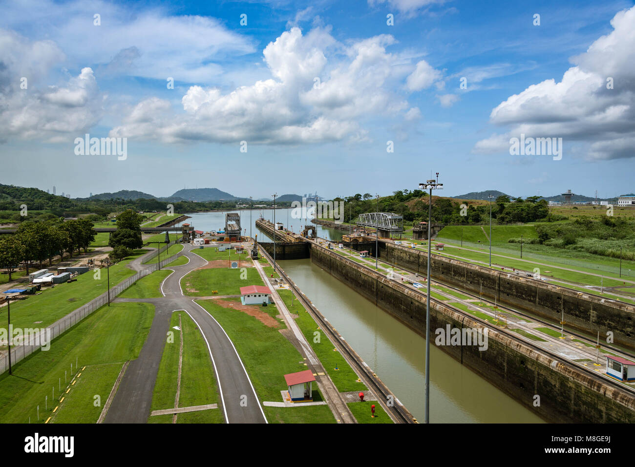 The first entry locks in the Miraflores Locks on the southern (Pacific ...