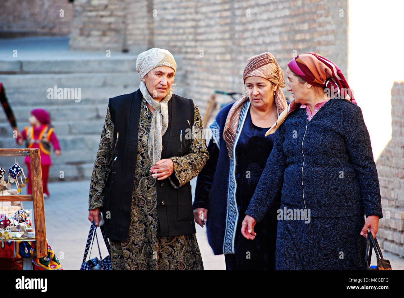 Uzbek women market hi-res stock photography and images - Alamy