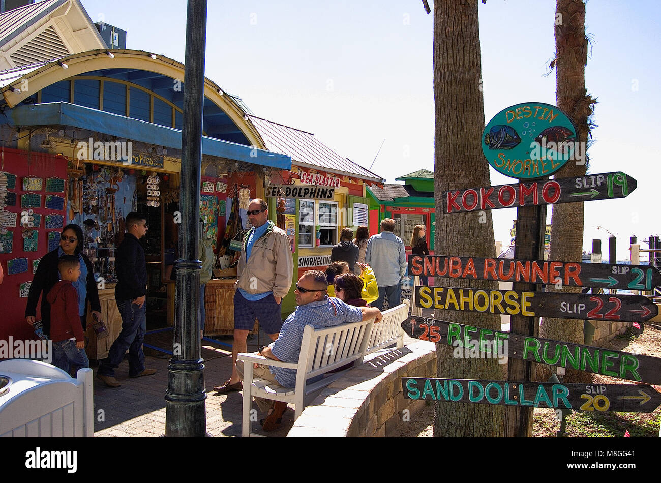 People shopping at small shops on the boardwalk Stock Photo - Alamy